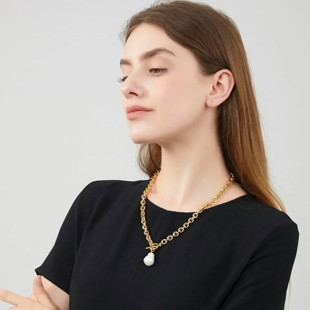 Huongwin | Jewelry | Gold Toggle Baroque Pearl Necklace With Chunky ...